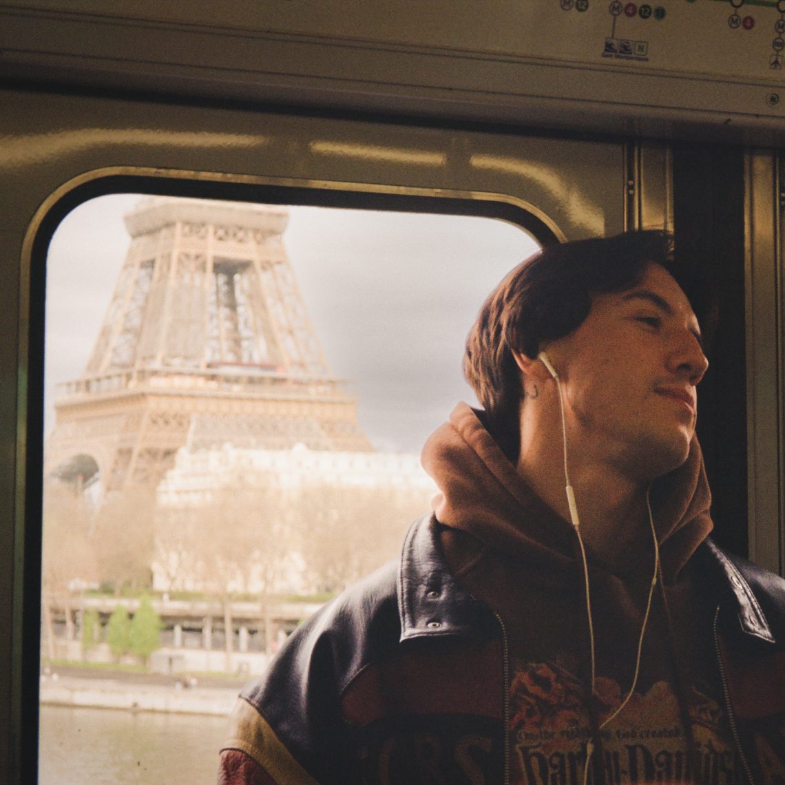 Dawid Kwiatkowski z nowym singlem „Café de Paris” - Radio5